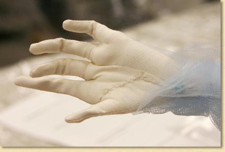 Natural looking cloth hands